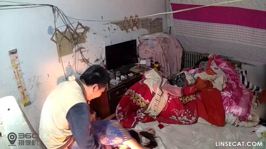 해킹된 집 Ip 카메라： 두 아이가 잠든 후 젊은 부부는 강렬한 섹스 질내 사정을 시작했습니다 인색 한 고양이